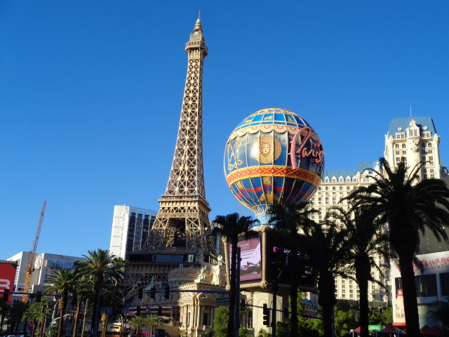 Paris Las Vegas Giving Faded Balloon Marquee Some Needed Love - PHOTOS ...